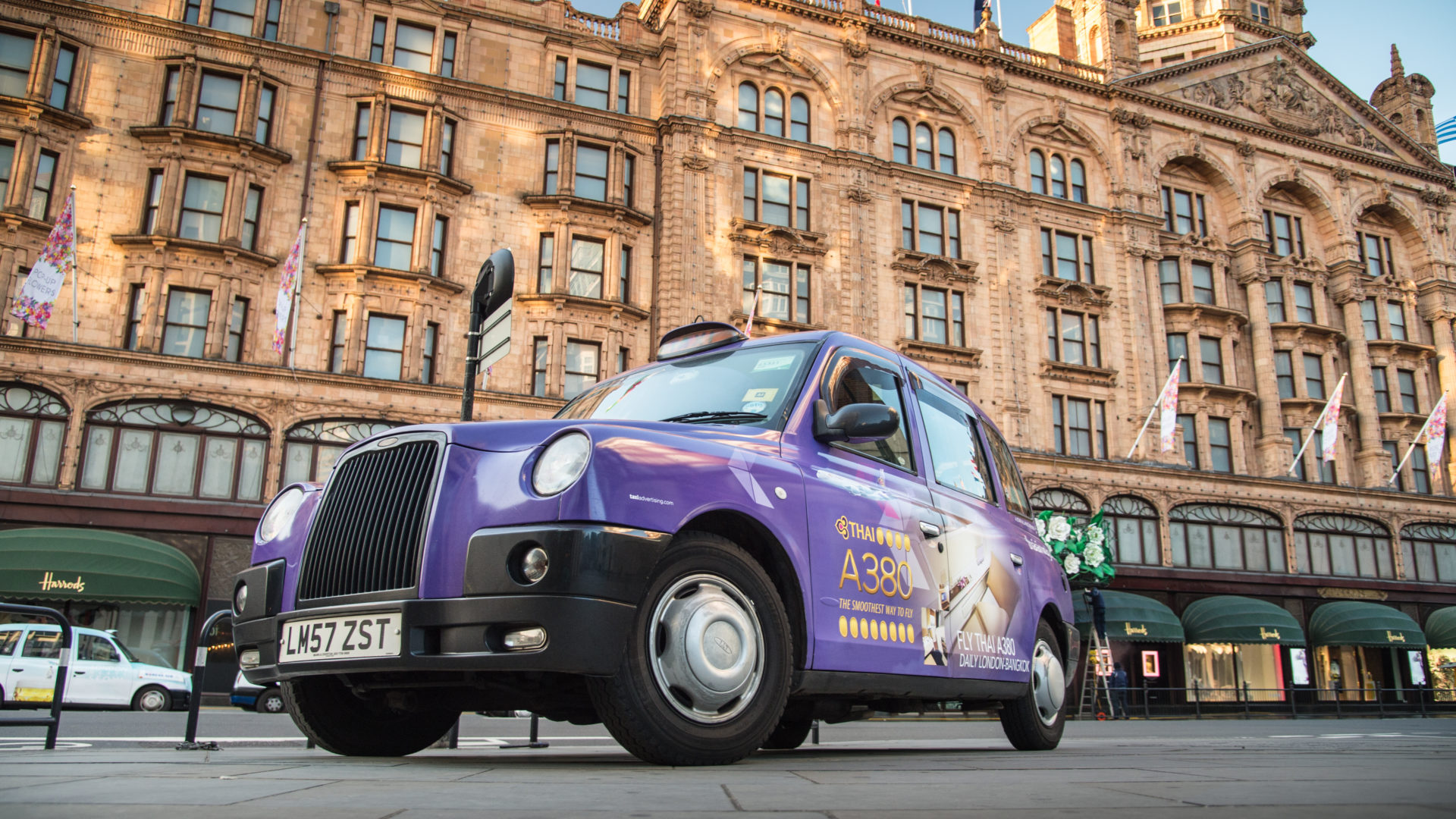 Thai Airways Taxi Advertising | Taxiadvertising.com